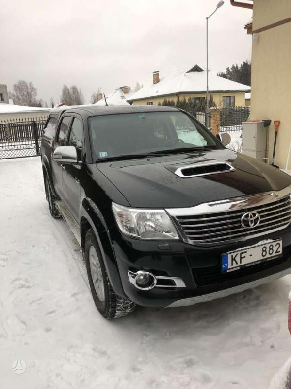 Melns Toyota Hilux 2015 Jelgava, ar dzinēja tilpumu 2.98 L un nobraukumu 131 tūkst. km par 19500 €, foto 1 vietnē AUTOMOTO.COM.LV