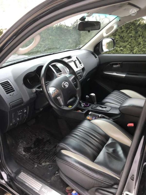 Melns Toyota Hilux 2015 Jelgava, ar dzinēja tilpumu 2.98 L un nobraukumu 131 tūkst. km par 19500 €, foto 5 vietnē AUTOMOTO.COM.LV