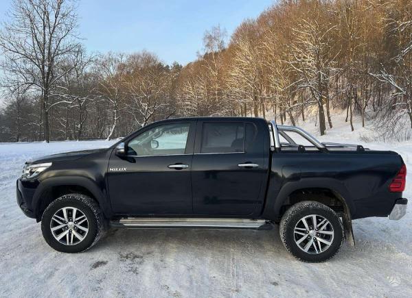 Melns Toyota Hilux 2017 Viļņa, ar dzinēja tilpumu 2.39 L un nobraukumu 160 tūkst. km par 31460 €, foto 3 vietnē AUTOMOTO.COM.LV