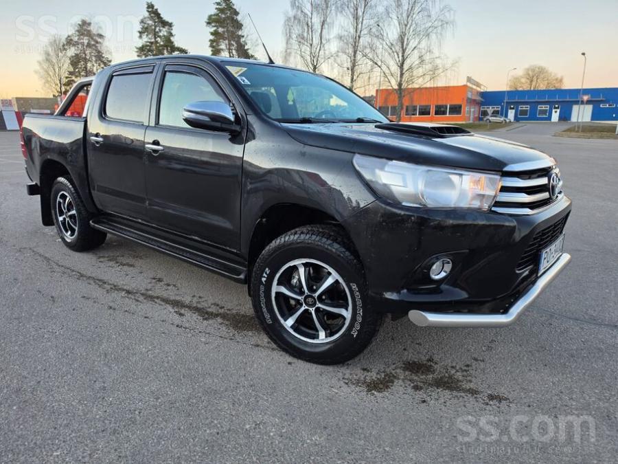 Melns Toyota Hilux 2017 Valmiera, ar dzinēja tilpumu 3.00 L un nobraukumu 131 tūkst. km par 22000 €, foto 1 vietnē AUTOMOTO.COM.LV
