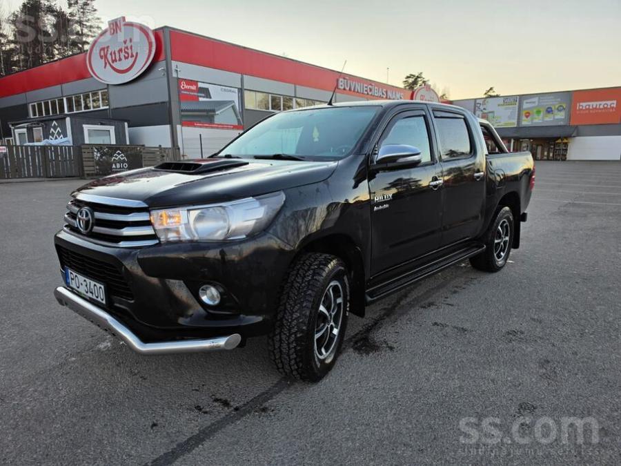 Melns Toyota Hilux 2017 Valmiera, ar dzinēja tilpumu 3.00 L un nobraukumu 131 tūkst. km par 22000 €, foto 3 vietnē AUTOMOTO.COM.LV