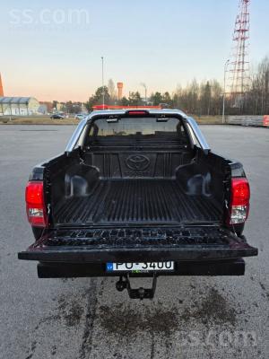 Melns Toyota Hilux 2017 Valmiera, ar dzinēja tilpumu 3.00 L un nobraukumu 131 tūkst. km par 22000 €, foto 5 vietnē AUTOMOTO.COM.LV