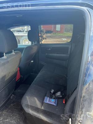 Melns Toyota Hilux 2017 Valmiera, ar dzinēja tilpumu 3.00 L un nobraukumu 131 tūkst. km par 22000 €, foto 8 vietnē AUTOMOTO.COM.LV