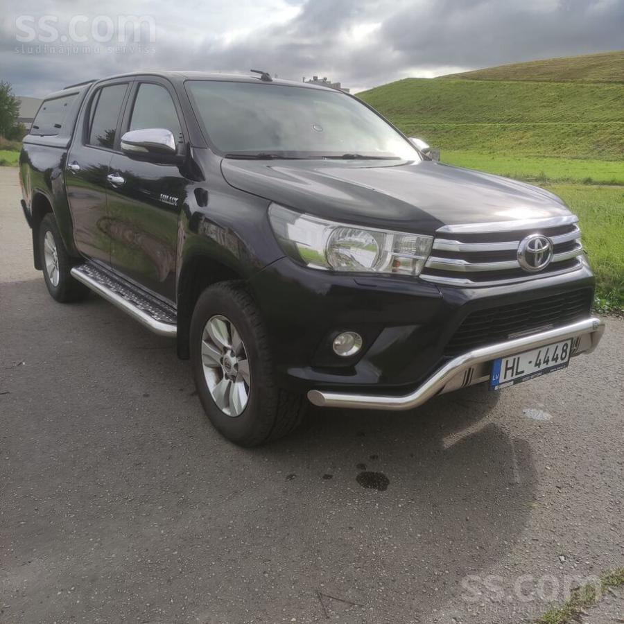 Black Toyota Hilux 2017 in Riga, with an engine capacity of 2.40 L and mileage of 155 thousand km for 20100 €, photo 1 on AUTOMOTO.COM.LV