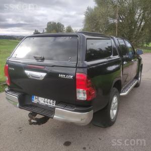 Black Toyota Hilux 2017 in Riga, with an engine capacity of 2.40 L and mileage of 155 thousand km for 20100 €, photo 3 on AUTOMOTO.COM.LV