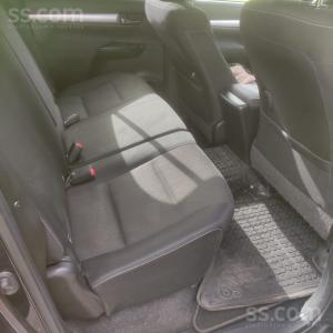 Black Toyota Hilux 2017 in Riga, with an engine capacity of 2.40 L and mileage of 155 thousand km for 20100 €, photo 6 on AUTOMOTO.COM.LV