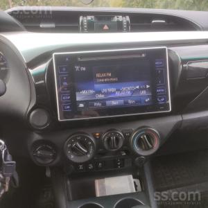 Black Toyota Hilux 2017 in Riga, with an engine capacity of 2.40 L and mileage of 155 thousand km for 20100 €, photo 7 on AUTOMOTO.COM.LV