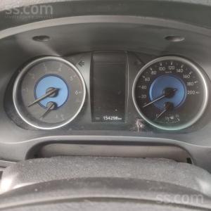 Black Toyota Hilux 2017 in Riga, with an engine capacity of 2.40 L and mileage of 155 thousand km for 20100 €, photo 8 on AUTOMOTO.COM.LV