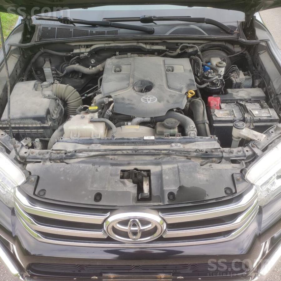 Black Toyota Hilux 2017 in Riga, with an engine capacity of 2.40 L and mileage of 155 thousand km for 20100 €, photo 10 on AUTOMOTO.COM.LV