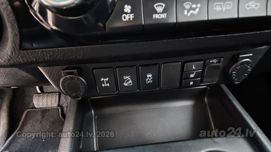 Melns Toyota Hilux 2018 Tallina, ar dzinēja tilpumu 2.39 L un nobraukumu 127 tūkst. km par 34995 €, foto 19 vietnē AUTOMOTO.COM.LV