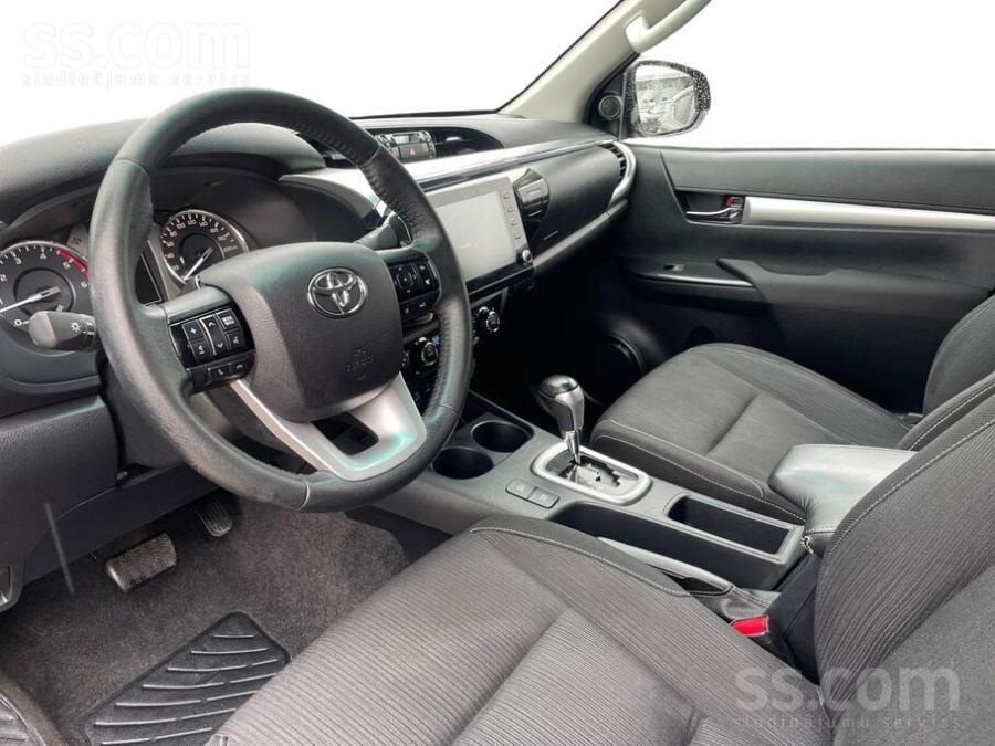 Melns Toyota Hilux 2021 Rīga, ar dzinēja tilpumu 2.80 L un nobraukumu 133 tūkst. km par 26200 €, foto 11 vietnē AUTOMOTO.COM.LV