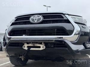 Melns Toyota Hilux 2021 Rīga, ar dzinēja tilpumu 2.80 L un nobraukumu 133 tūkst. km par 26200 €, foto 33 vietnē AUTOMOTO.COM.LV