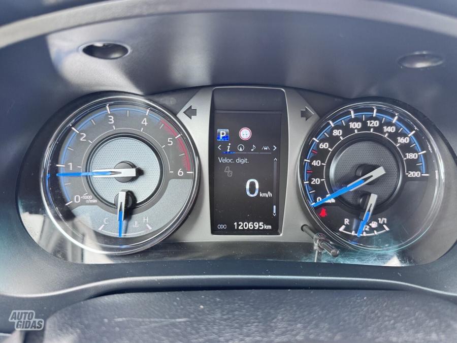 Melns Toyota Hilux 2021 Viļņa, ar dzinēja tilpumu 2.40 L un nobraukumu 121 tūkst. km par 36500 €, foto 18 vietnē AUTOMOTO.COM.LV