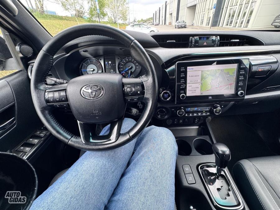Melns Toyota Hilux 2021 Viļņa, ar dzinēja tilpumu 2.40 L un nobraukumu 121 tūkst. km par 36500 €, foto 19 vietnē AUTOMOTO.COM.LV