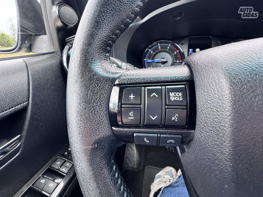 Melns Toyota Hilux 2021 Viļņa, ar dzinēja tilpumu 2.40 L un nobraukumu 121 tūkst. km par 36500 €, foto 23 vietnē AUTOMOTO.COM.LV