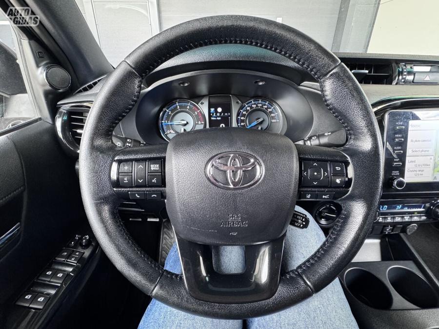 Melns Toyota Hilux 2021 Viļņa, ar dzinēja tilpumu 2.40 L un nobraukumu 121 tūkst. km par 36500 €, foto 27 vietnē AUTOMOTO.COM.LV