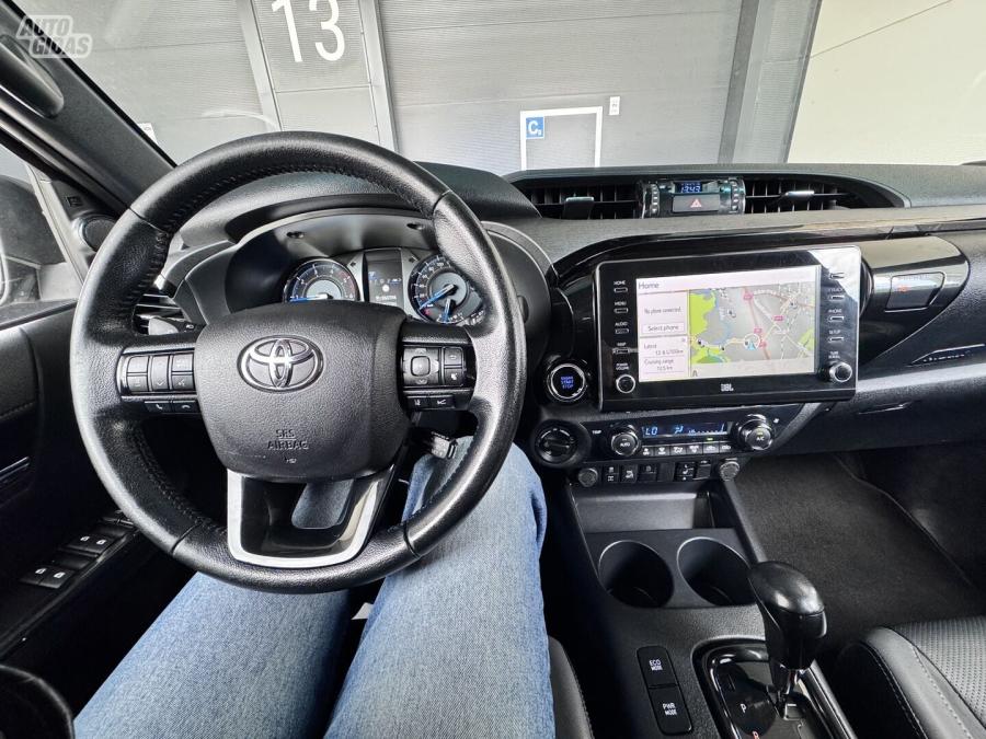 Melns Toyota Hilux 2021 Viļņa, ar dzinēja tilpumu 2.40 L un nobraukumu 121 tūkst. km par 36500 €, foto 30 vietnē AUTOMOTO.COM.LV