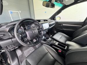 Melns Toyota Hilux 2021 Viļņa, ar dzinēja tilpumu 2.40 L un nobraukumu 121 tūkst. km par 36500 €, foto 31 vietnē AUTOMOTO.COM.LV