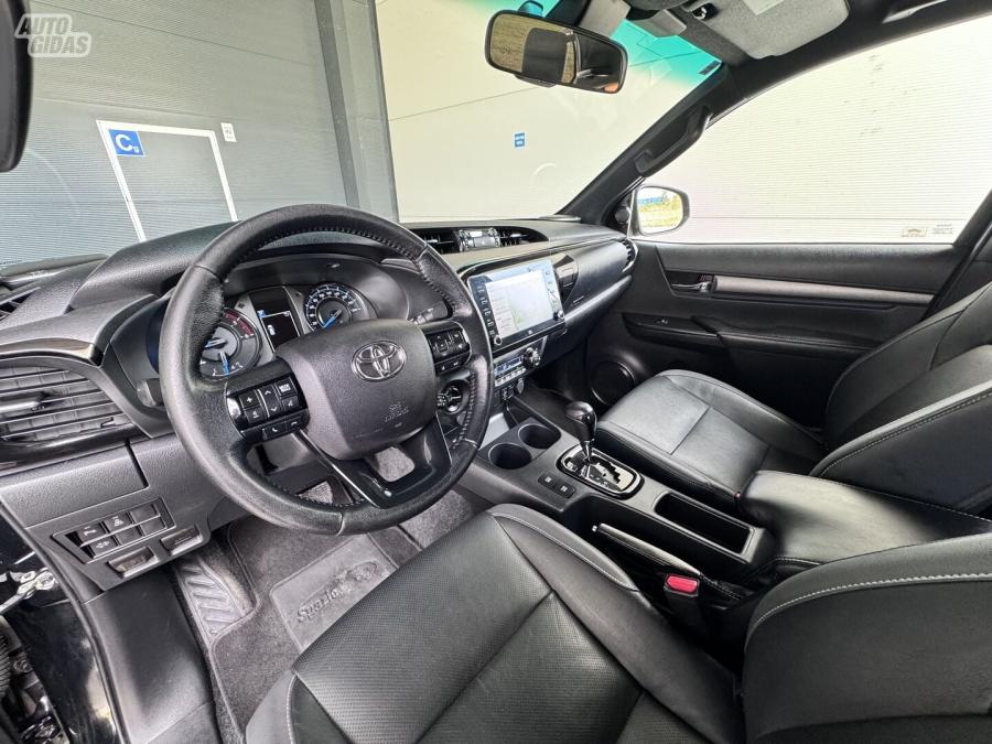 Melns Toyota Hilux 2021 Viļņa, ar dzinēja tilpumu 2.40 L un nobraukumu 121 tūkst. km par 36500 €, foto 31 vietnē AUTOMOTO.COM.LV