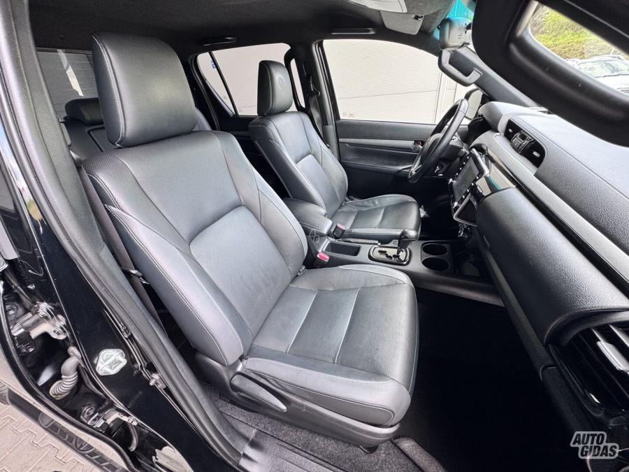 Melns Toyota Hilux 2021 Viļņa, ar dzinēja tilpumu 2.40 L un nobraukumu 121 tūkst. km par 36500 €, foto 36 vietnē AUTOMOTO.COM.LV