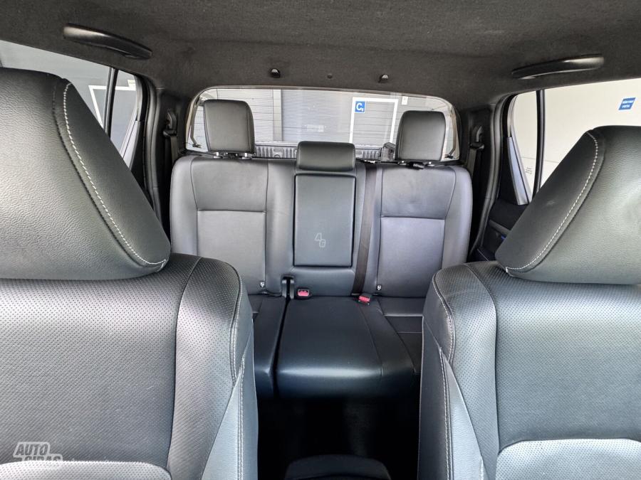 Melns Toyota Hilux 2021 Viļņa, ar dzinēja tilpumu 2.40 L un nobraukumu 121 tūkst. km par 36500 €, foto 37 vietnē AUTOMOTO.COM.LV