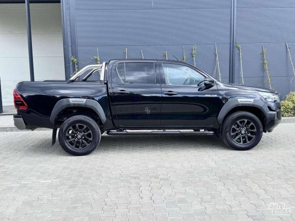 Black Toyota Hilux 2021 in Vilnius, with an engine capacity of 2.40 L and mileage of 121 thousand km for 33500 €, photo 7 on AUTOMOTO.COM.LV