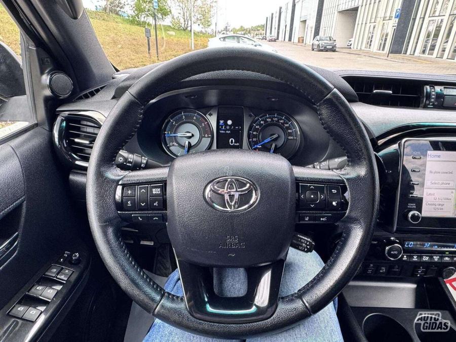 Melns Toyota Hilux 2021 Viļņa, ar dzinēja tilpumu 2.40 L un nobraukumu 121 tūkst. km par 33500 €, foto 16 vietnē AUTOMOTO.COM.LV