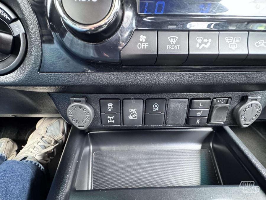 Melns Toyota Hilux 2021 Viļņa, ar dzinēja tilpumu 2.40 L un nobraukumu 121 tūkst. km par 33500 €, foto 20 vietnē AUTOMOTO.COM.LV