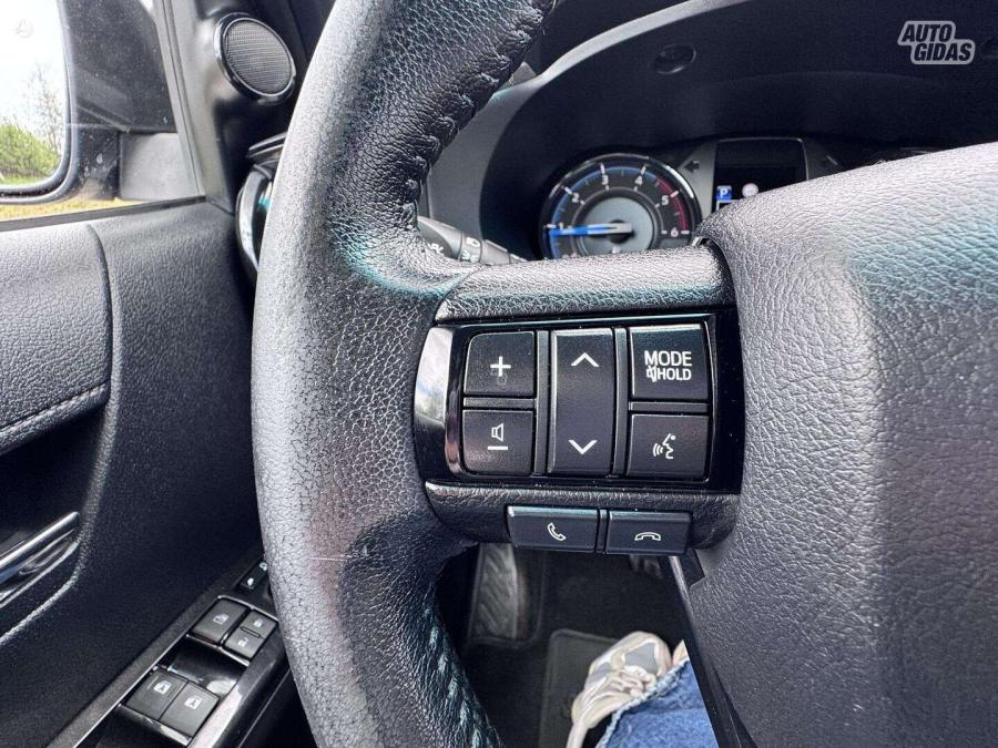 Melns Toyota Hilux 2021 Viļņa, ar dzinēja tilpumu 2.40 L un nobraukumu 121 tūkst. km par 33500 €, foto 22 vietnē AUTOMOTO.COM.LV