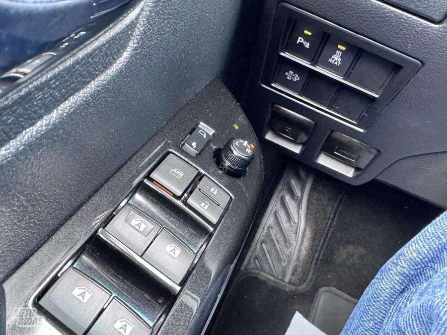 Melns Toyota Hilux 2021 Viļņa, ar dzinēja tilpumu 2.40 L un nobraukumu 121 tūkst. km par 33500 €, foto 23 vietnē AUTOMOTO.COM.LV