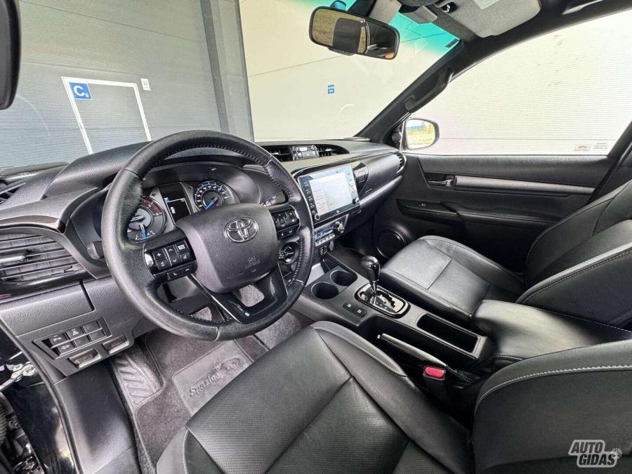 Melns Toyota Hilux 2021 Viļņa, ar dzinēja tilpumu 2.40 L un nobraukumu 121 tūkst. km par 33500 €, foto 30 vietnē AUTOMOTO.COM.LV