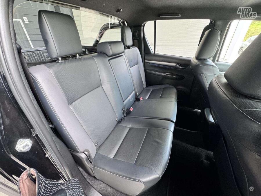 Melns Toyota Hilux 2021 Viļņa, ar dzinēja tilpumu 2.40 L un nobraukumu 121 tūkst. km par 33500 €, foto 34 vietnē AUTOMOTO.COM.LV