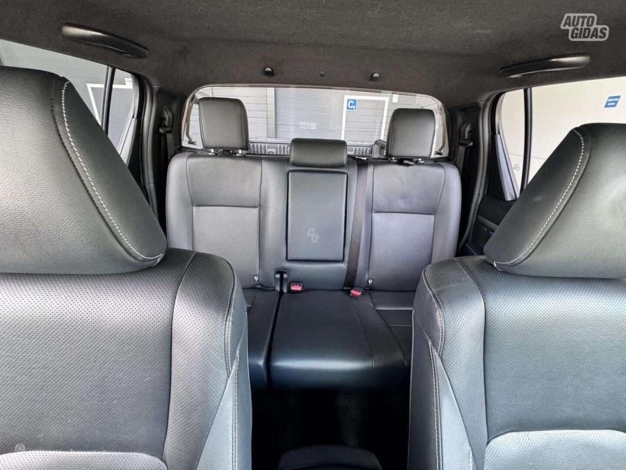 Melns Toyota Hilux 2021 Viļņa, ar dzinēja tilpumu 2.40 L un nobraukumu 121 tūkst. km par 33500 €, foto 36 vietnē AUTOMOTO.COM.LV