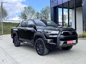 Melns Toyota Hilux 2021 Viļņa, ar dzinēja tilpumu 2.39 L un nobraukumu 121 tūkst. km par 33500 €, foto  vietnē AUTOMOTO.COM.LV