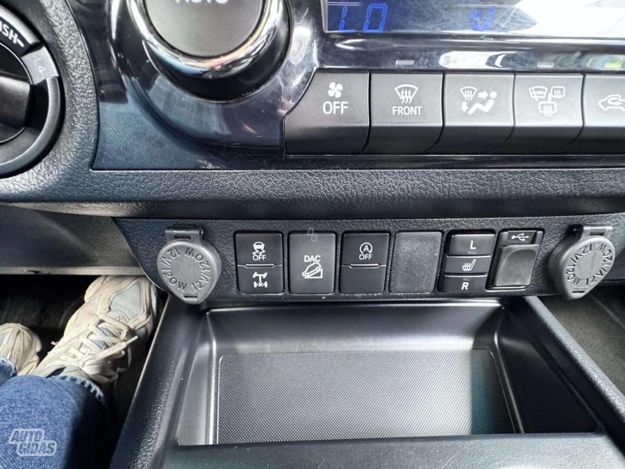 Black Toyota Hilux 2021 in Vilnius, with an engine capacity of 2.40 L and mileage of 121 thousand km for 32950 €, photo 20 on AUTOMOTO.COM.LV