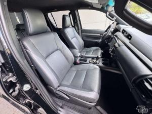 Black Toyota Hilux 2021 in Vilnius, with an engine capacity of 2.40 L and mileage of 121 thousand km for 32950 €, photo 35 on AUTOMOTO.COM.LV