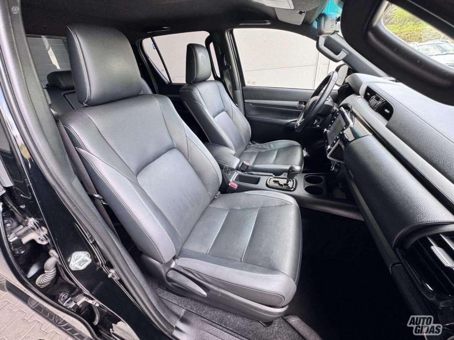 Black Toyota Hilux 2021 in Vilnius, with an engine capacity of 2.40 L and mileage of 121 thousand km for 32950 €, photo 35 on AUTOMOTO.COM.LV