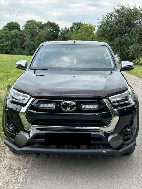Melns Toyota Hilux 2021 Viļņa, ar dzinēja tilpumu 2.76 L un nobraukumu 108 tūkst. km par 38800 €, foto 3 vietnē AUTOMOTO.COM.LV
