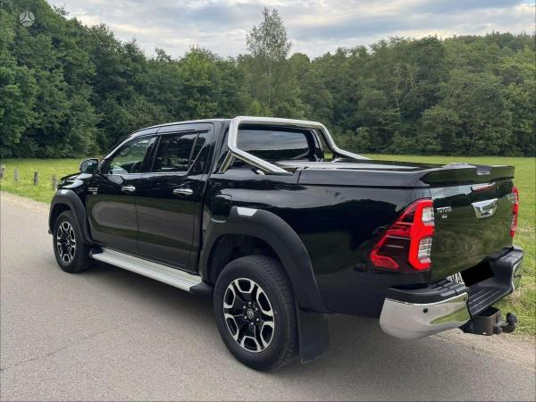 Melns Toyota Hilux 2021 Viļņa, ar dzinēja tilpumu 2.76 L un nobraukumu 108 tūkst. km par 38800 €, foto 5 vietnē AUTOMOTO.COM.LV