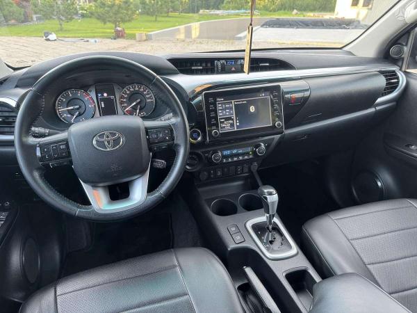 Melns Toyota Hilux 2021 Viļņa, ar dzinēja tilpumu 2.76 L un nobraukumu 108 tūkst. km par 38800 €, foto 8 vietnē AUTOMOTO.COM.LV