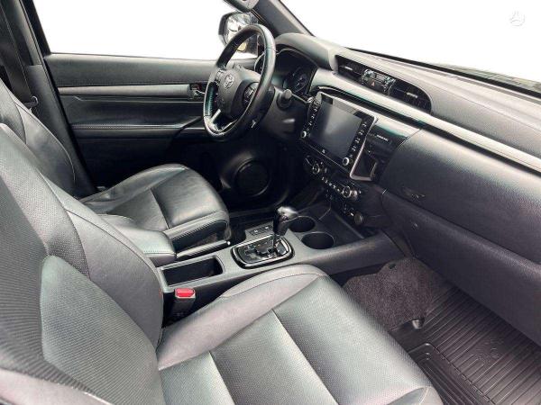 Black Toyota Hilux 2021 in Klaipeda, with an engine capacity of 2.76 L and mileage of 245 thousand km for 33000 €, photo 6 on AUTOMOTO.COM.LV