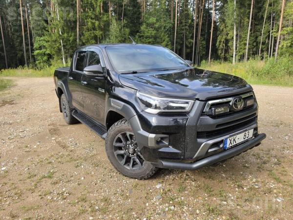 Black Toyota Hilux 2021 in Valmiera, with an engine capacity of 2.80 L and mileage of 207 thousand km for 37000 €, photo 2 on AUTOMOTO.COM.LV