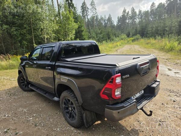 Black Toyota Hilux 2021 in Valmiera, with an engine capacity of 2.80 L and mileage of 207 thousand km for 37000 €, photo 3 on AUTOMOTO.COM.LV