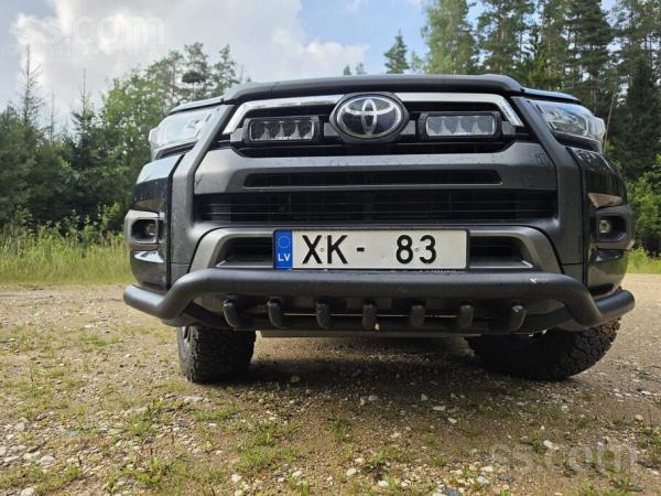 Black Toyota Hilux 2021 in Valmiera, with an engine capacity of 2.80 L and mileage of 207 thousand km for 37000 €, photo 4 on AUTOMOTO.COM.LV