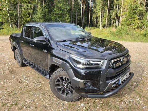 Black Toyota Hilux 2021 in Valmiera, with an engine capacity of 2.80 L and mileage of 207 thousand km for 37000 €, photo 5 on AUTOMOTO.COM.LV