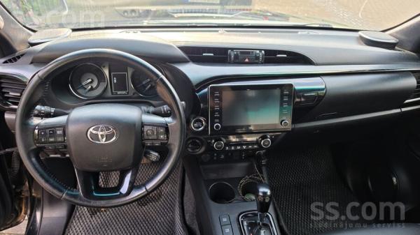 Black Toyota Hilux 2021 in Valmiera, with an engine capacity of 2.80 L and mileage of 207 thousand km for 37000 €, photo 6 on AUTOMOTO.COM.LV