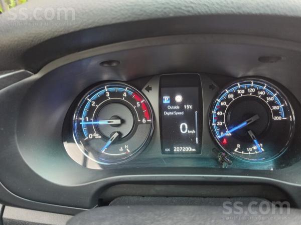 Black Toyota Hilux 2021 in Valmiera, with an engine capacity of 2.80 L and mileage of 207 thousand km for 37000 €, photo 8 on AUTOMOTO.COM.LV