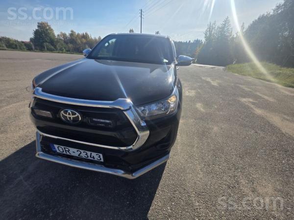 Melns Toyota Hilux 2021 Alūksne, ar dzinēja tilpumu 2.80 L un nobraukumu 132 tūkst. km par 32500 €, foto 3 vietnē AUTOMOTO.COM.LV