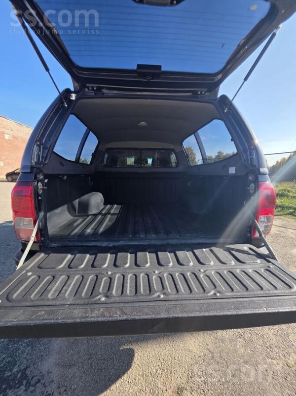 Melns Toyota Hilux 2021 Alūksne, ar dzinēja tilpumu 2.80 L un nobraukumu 132 tūkst. km par 32500 €, foto 6 vietnē AUTOMOTO.COM.LV