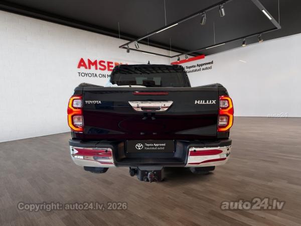 Black Toyota Hilux 2022 in Parnu, with an engine capacity of 2.80 L and mileage of 98 thousand km for 40990 €, photo 5 on AUTOMOTO.COM.LV